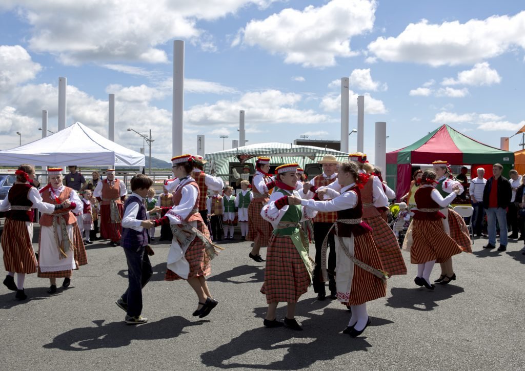 Expatriate communities support Lithuanian Card but seek dual ...